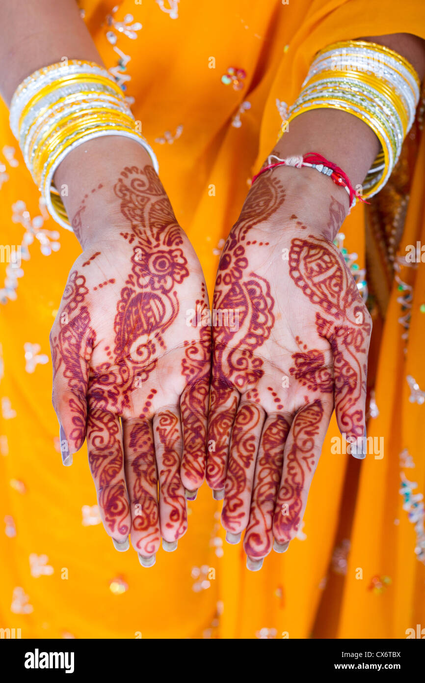 Indian bridal henna paint hi-res stock photography and images - Alamy