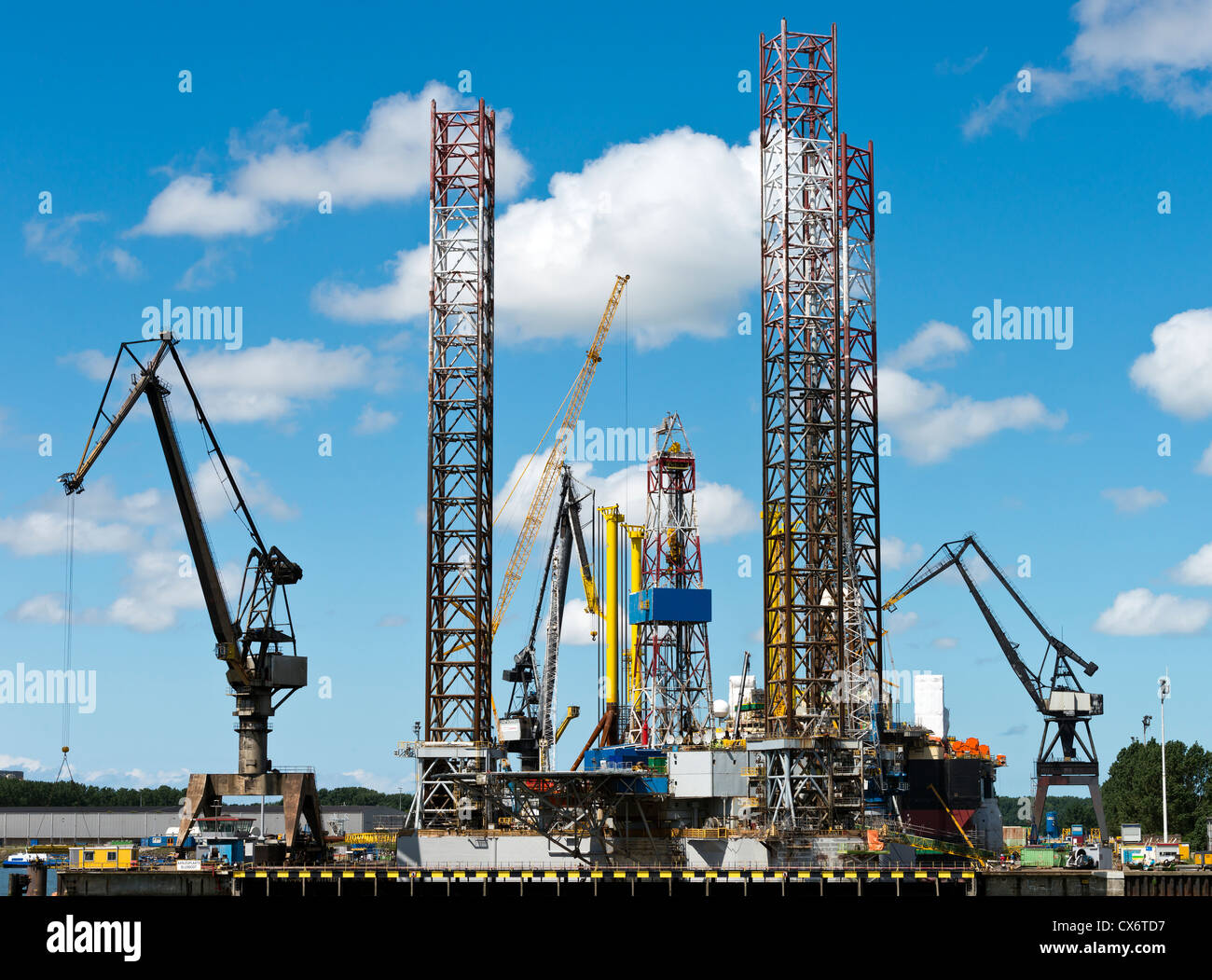 Ship building dock hi-res stock photography and images - Alamy