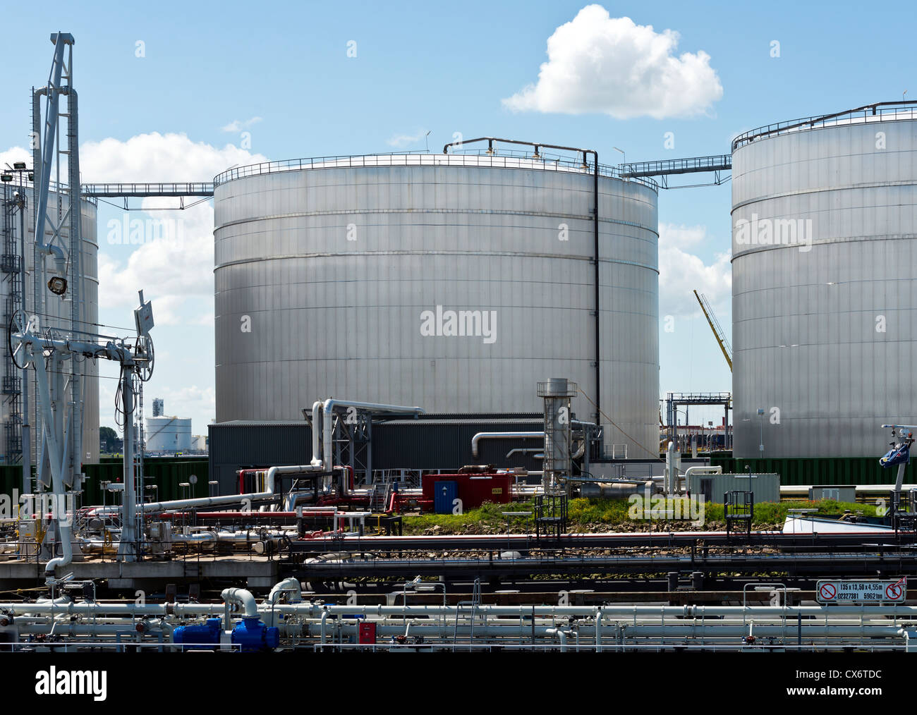 oil storage facility Stock Photo - Alamy