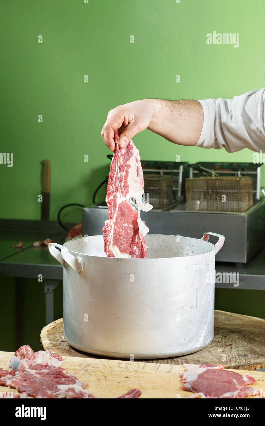 Large saucepan hi-res stock photography and images - Alamy