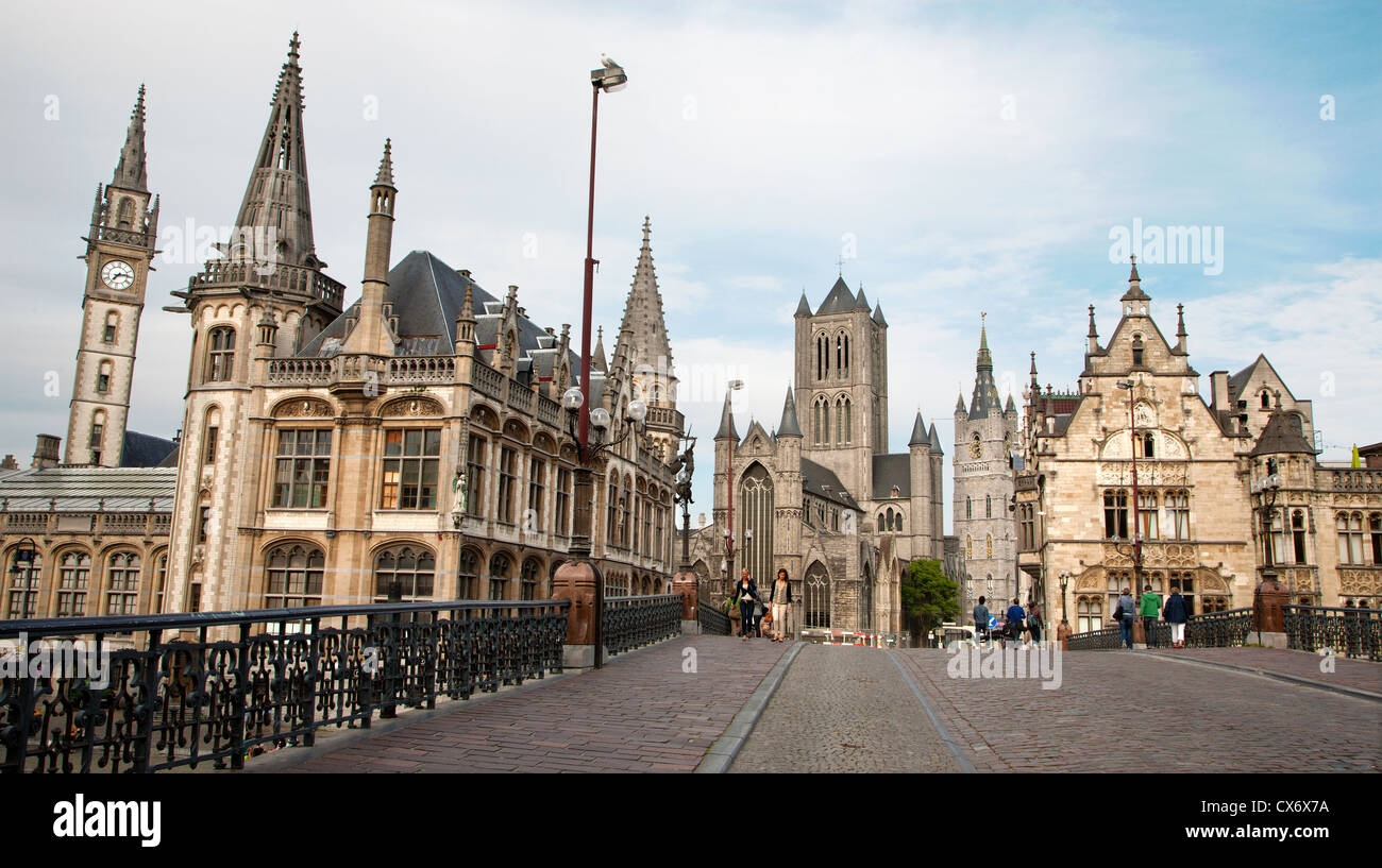 City gent tower bridge hi-res stock photography and images - Alamy