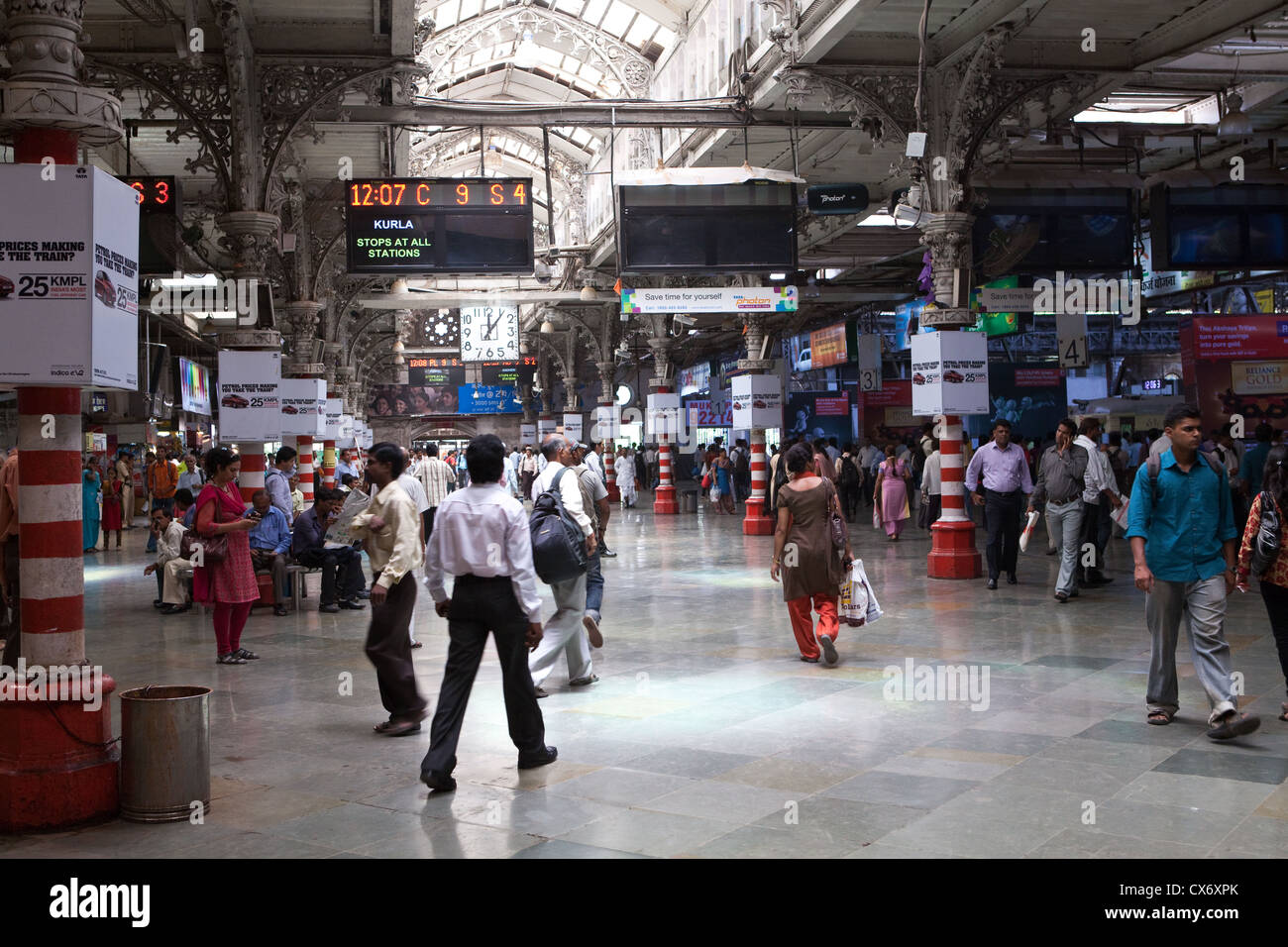 Passengers inside the terminal at Victoria Terminus in Mumbai Stock ...