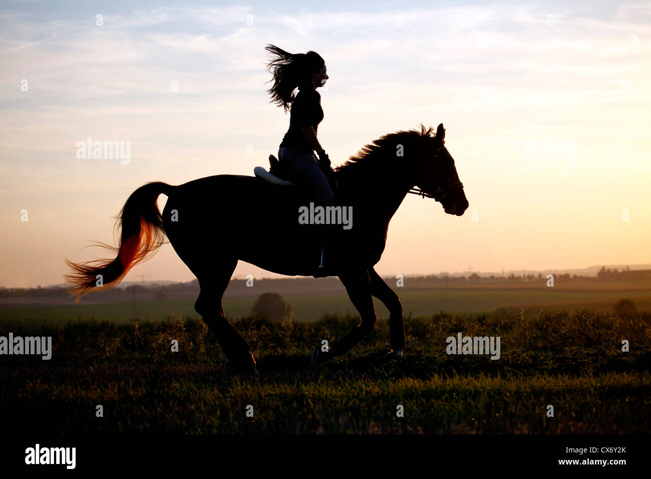 Woman riding horse sunset hi-res stock photography and images - Alamy