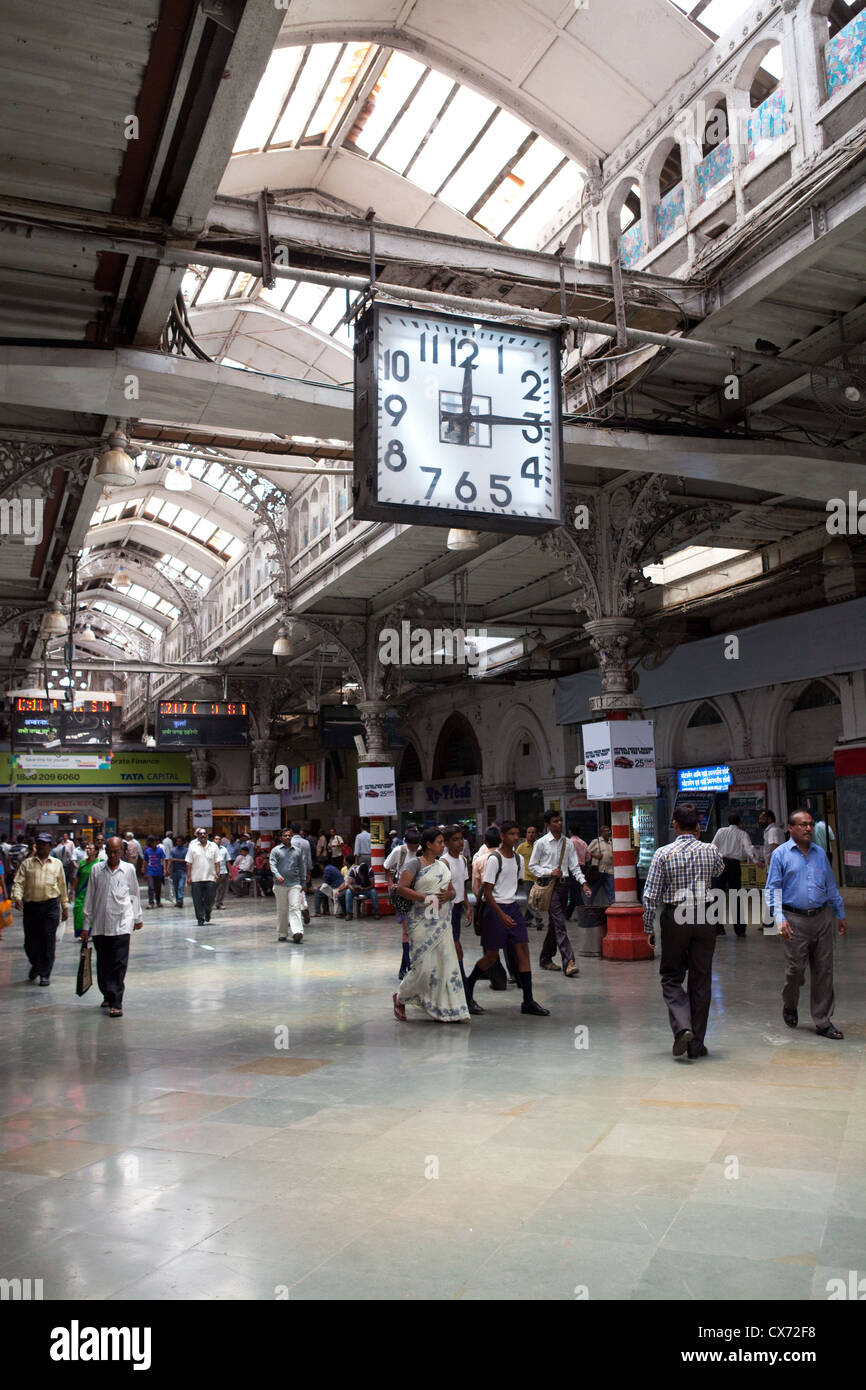 Passengers inside the terminal at Victoria Terminus in Mumbai Stock ...