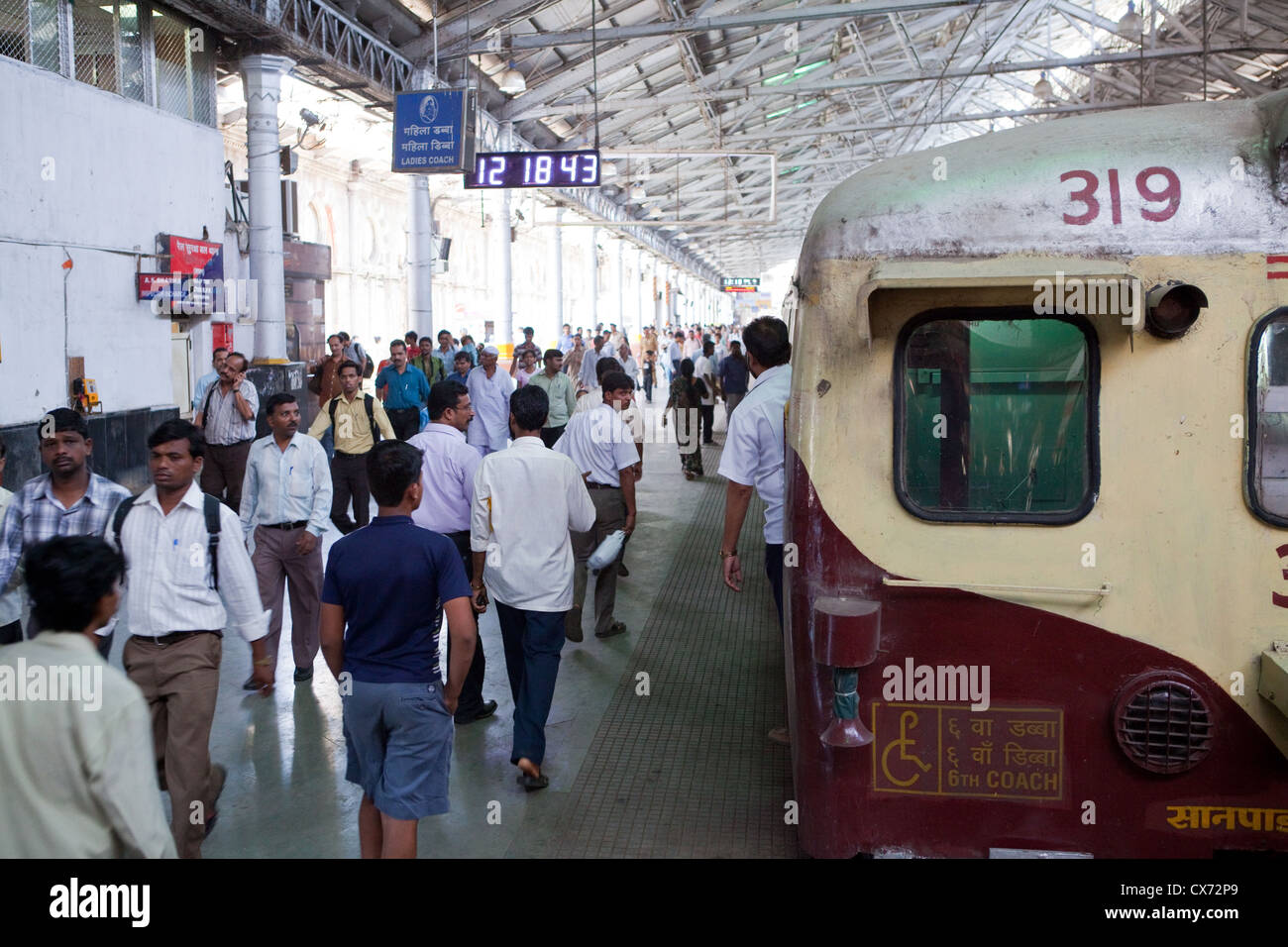 Passengers on the platform at Victoria Terminus in Mumbai Stock Photo ...