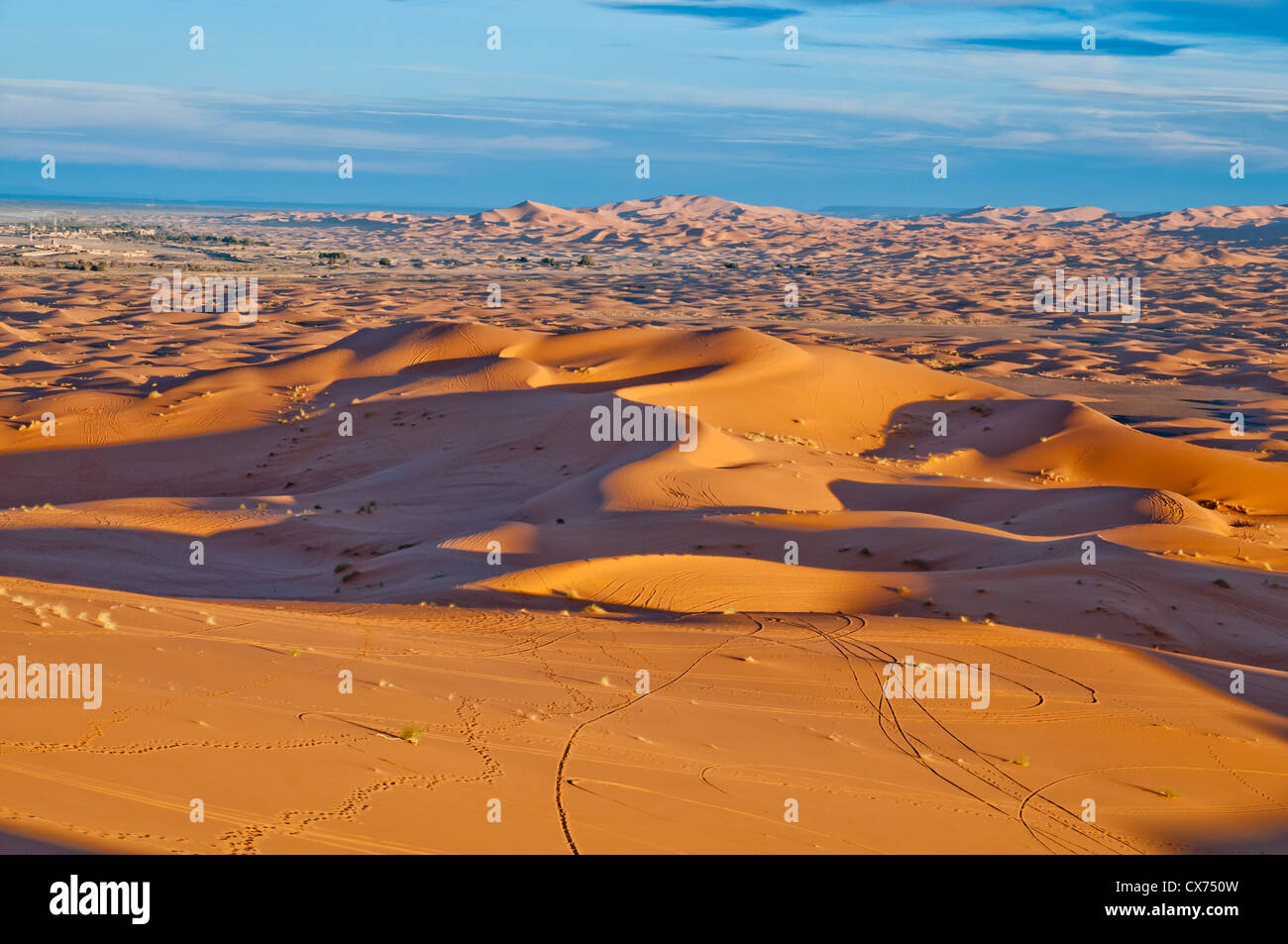 The sand dunes and beautiful sky of the Sahara Desert Stock Photo - Alamy