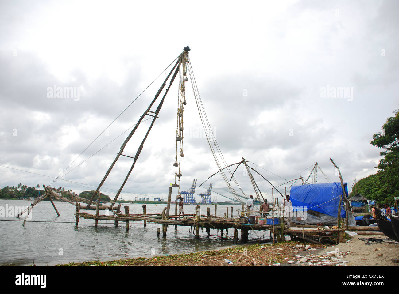 Chinese Fishing Nets in Cochin Harbor Stock Photo - Alamy