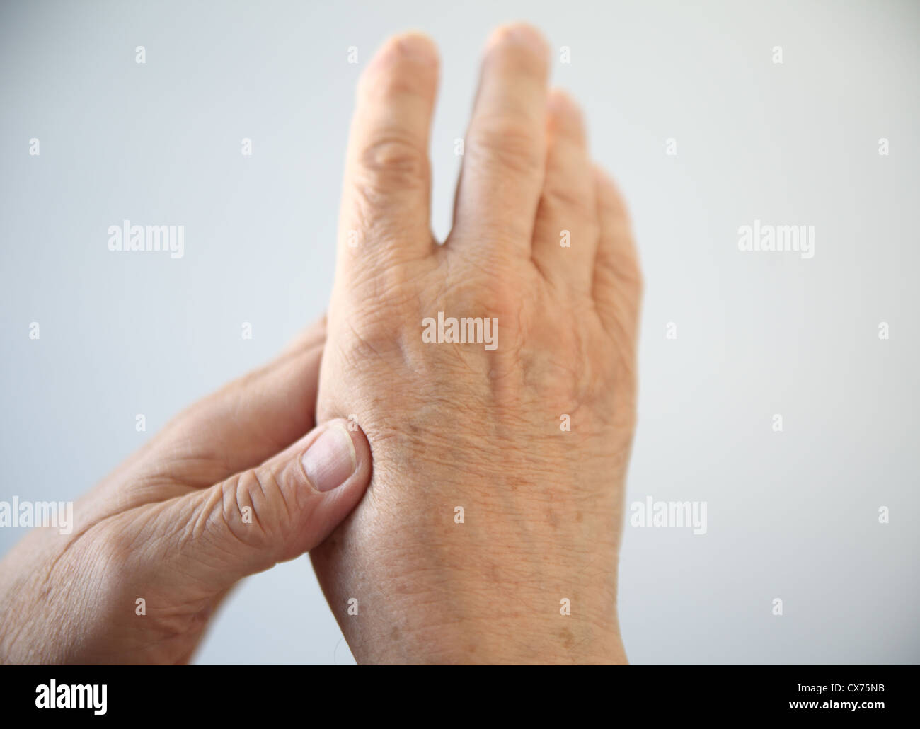 a man experiencing soreness in his hand Stock Photo - Alamy