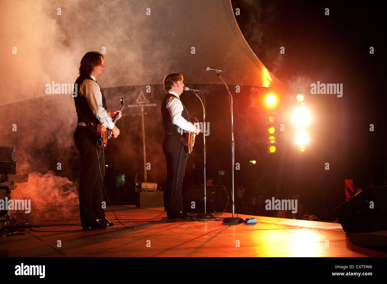 Singers Duo High Resolution Stock Photography and Images - Alamy