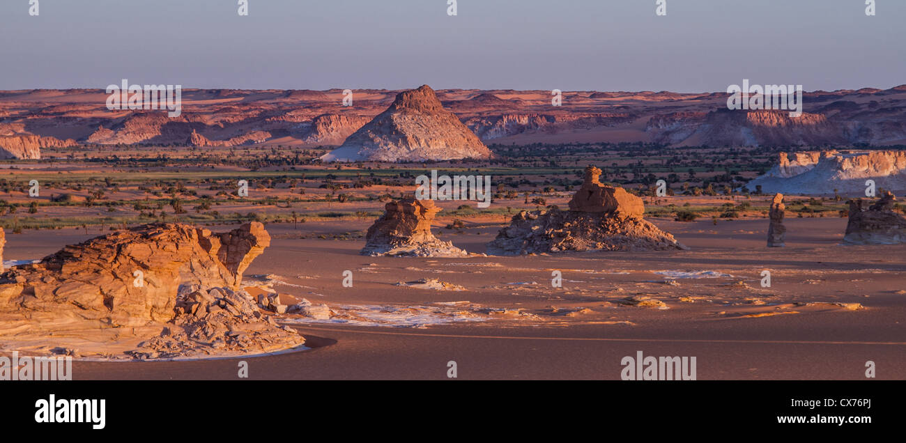 Sunrise ennedi mountains desert Chad Stock Photo - Alamy