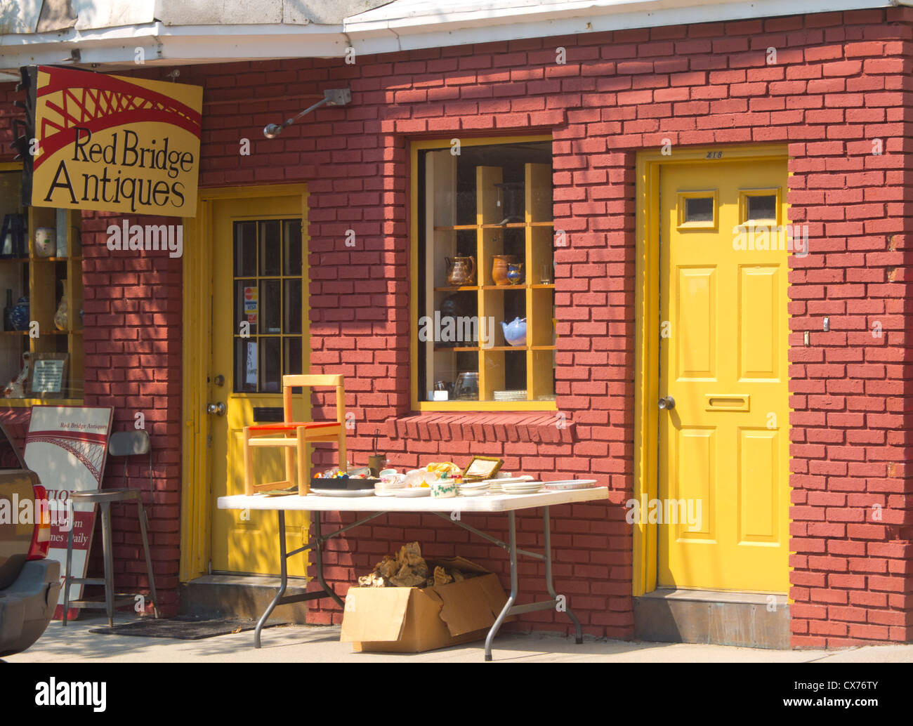 Bridge antiques hi-res stock photography and images - Alamy