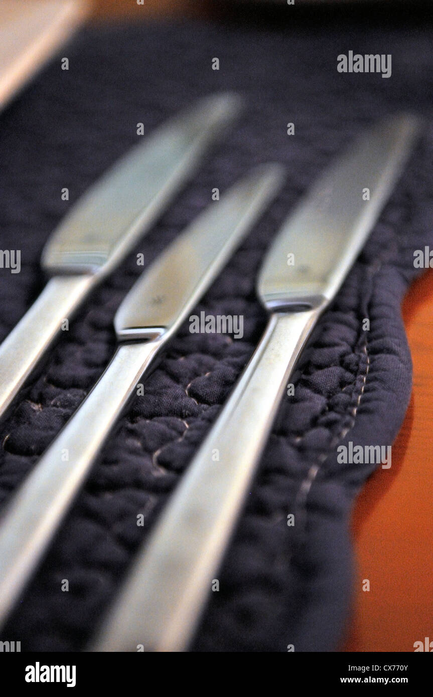 Blunt knives hi-res stock photography and images - Alamy