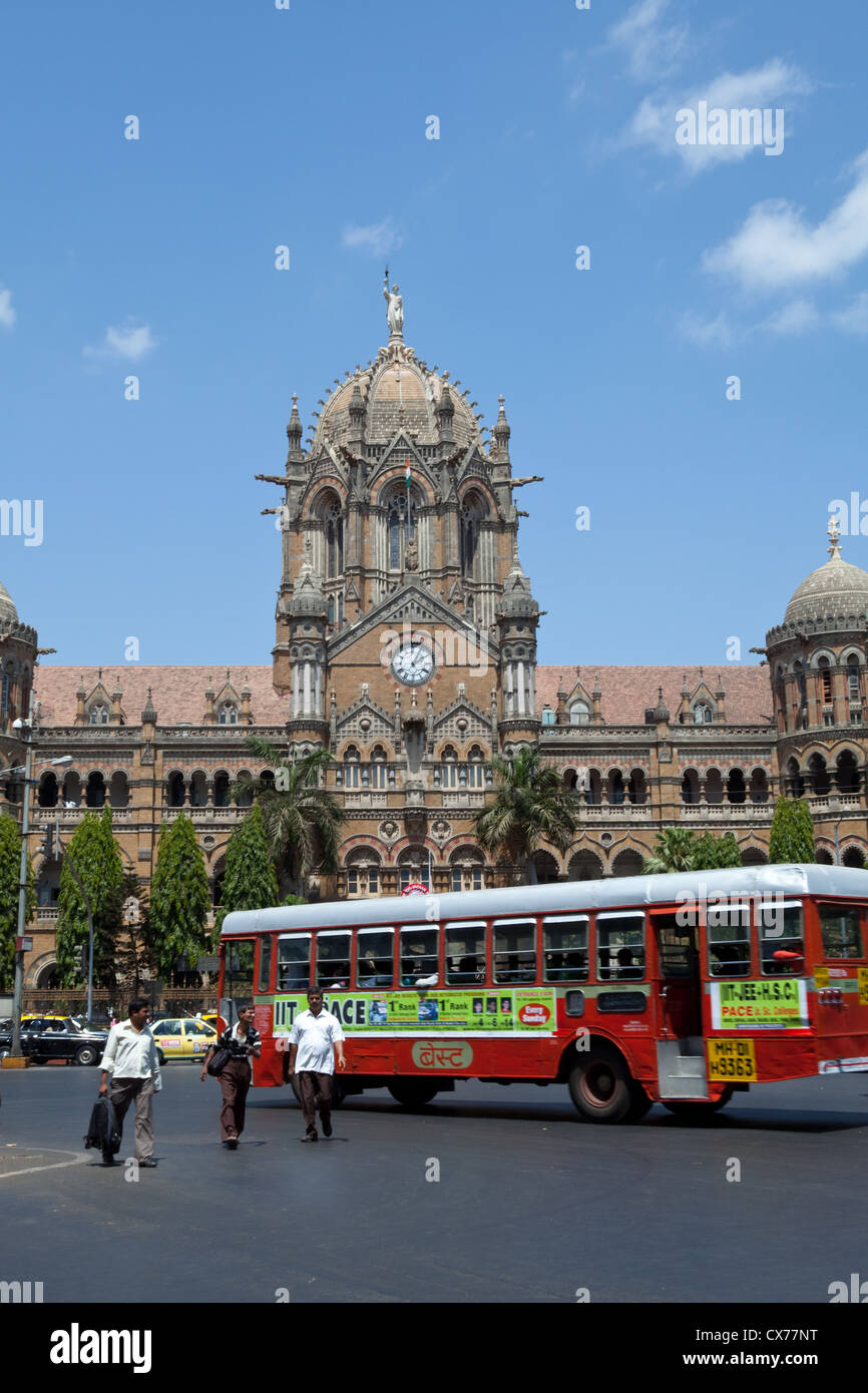 Train station in mumbai hi-res stock photography and images - Alamy