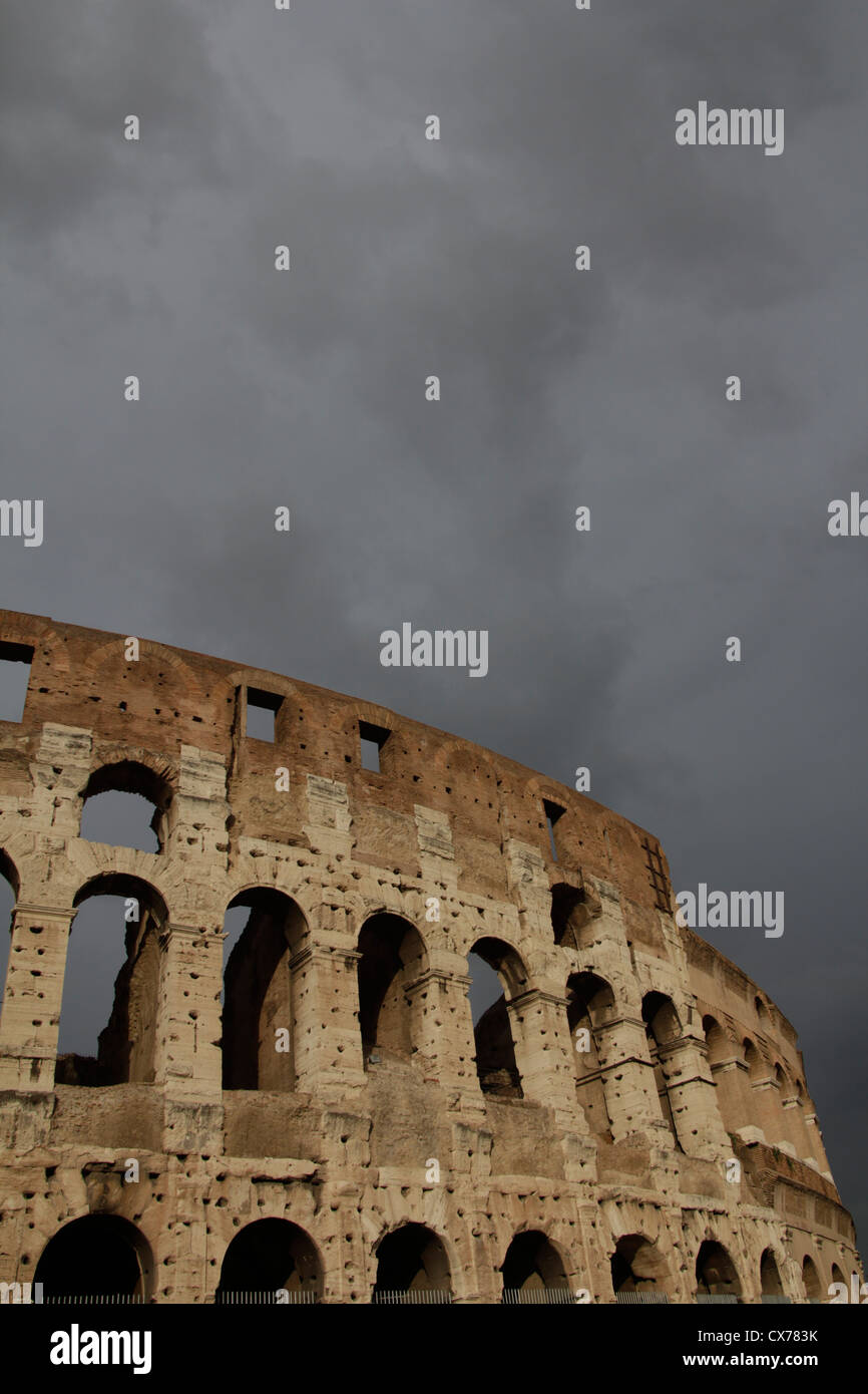 the colosseum amphitheatre wall facade, rome Stock Photo - Alamy