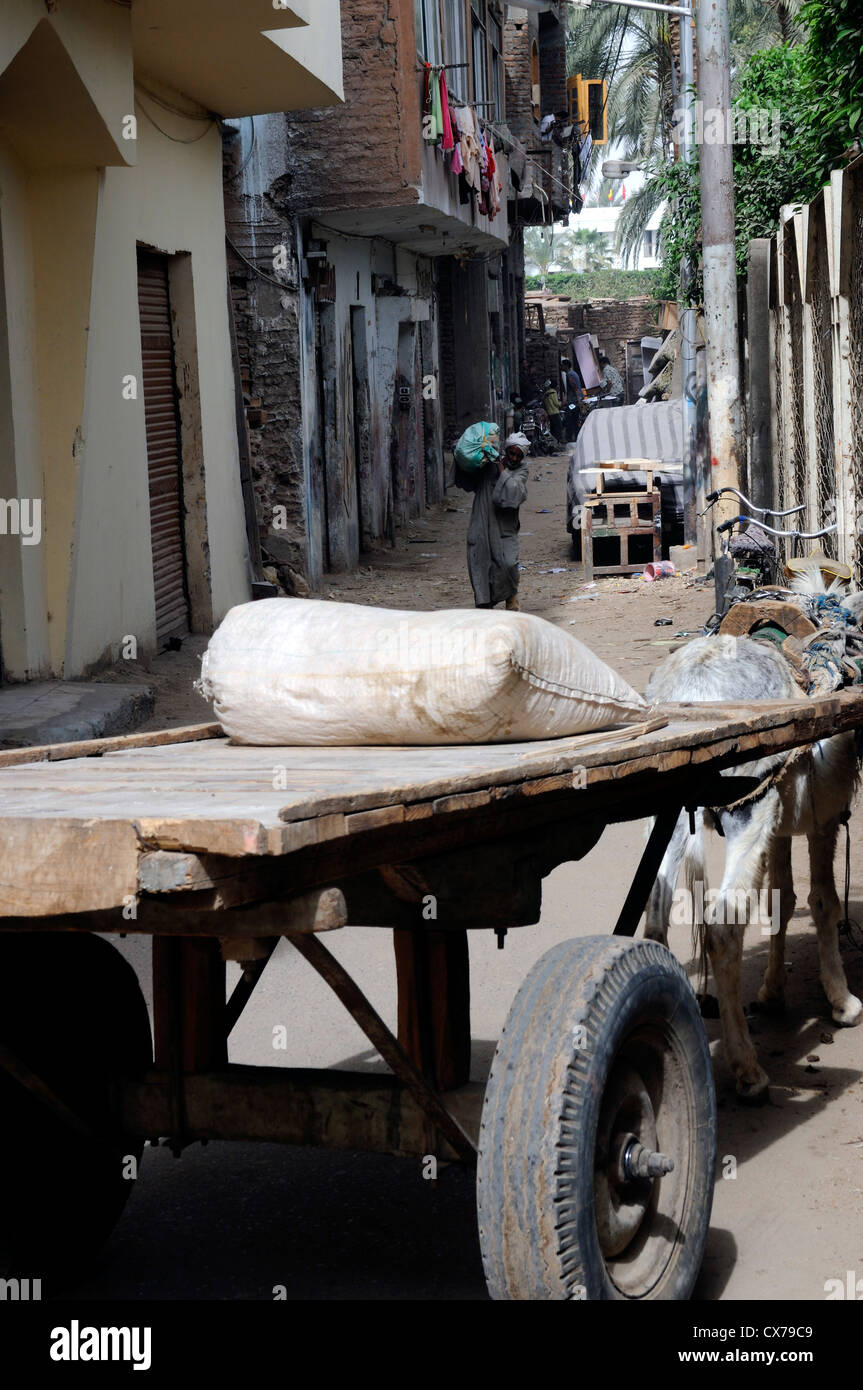 Back alleys hi-res stock photography and images - Alamy
