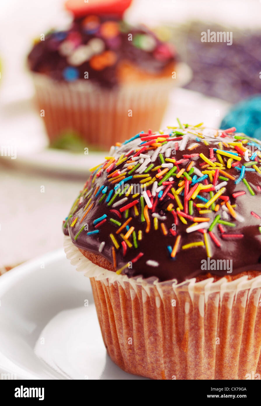 Muffins on plates hi-res stock photography and images - Alamy