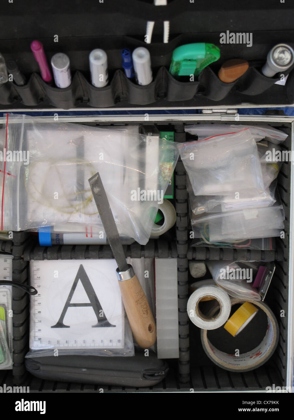 Forensic kit hi-res stock photography and images - Alamy