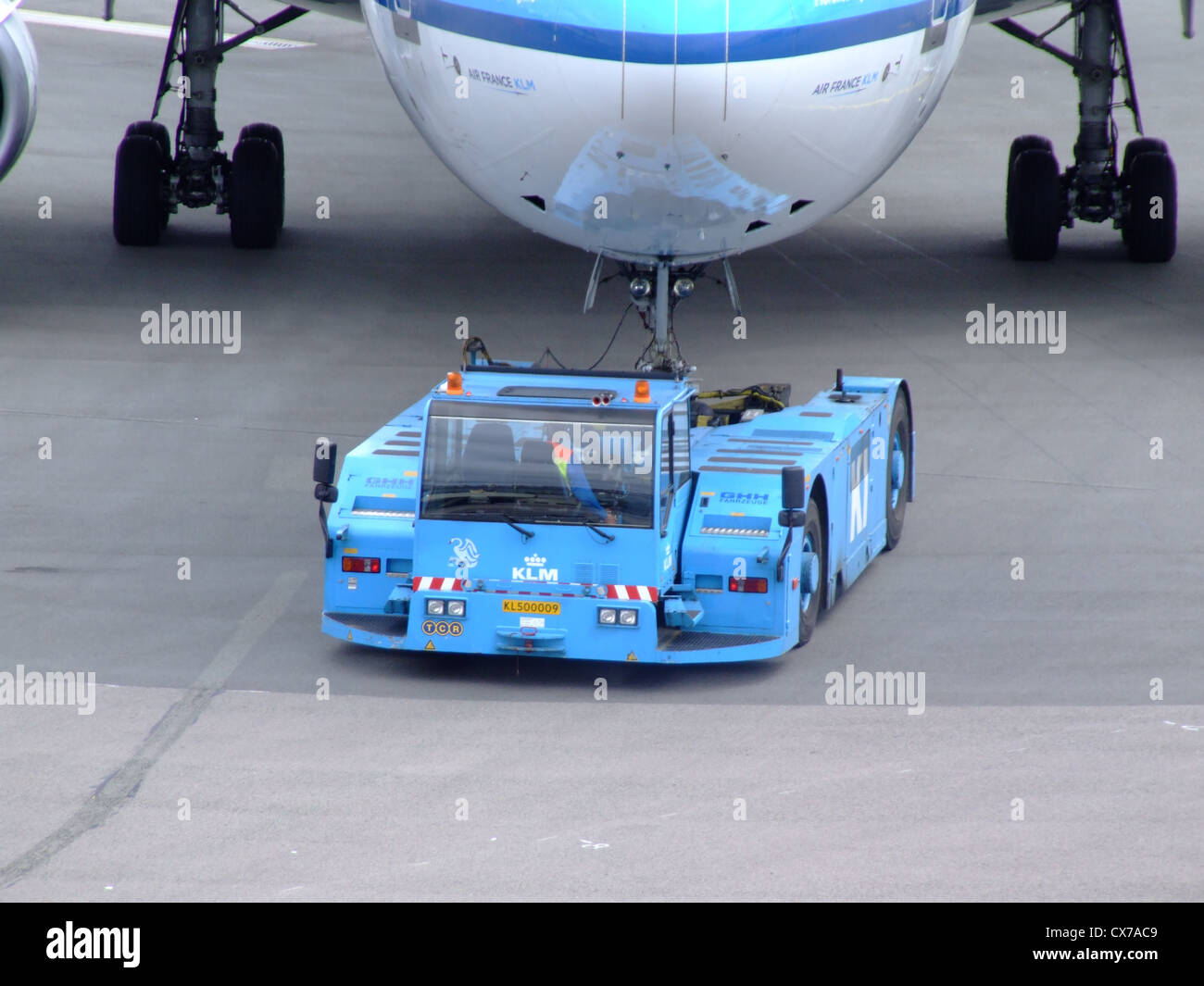 GHH Fahrzeuge Flugzeugschlepper Aircraft mover Stock Photo - Alamy