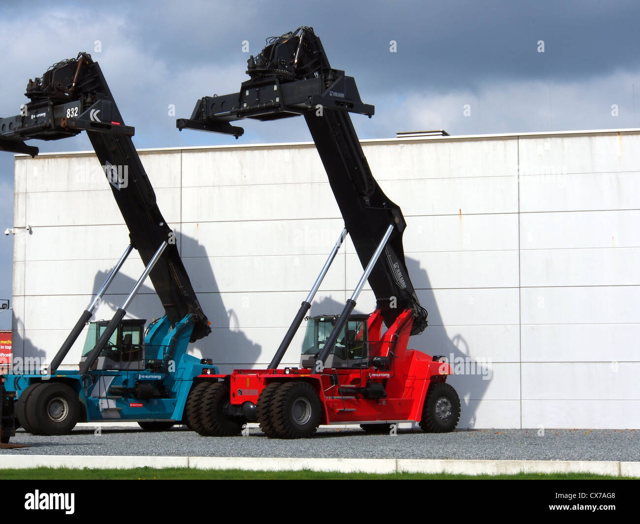 Kalmar reach stacker hi-res stock photography and images - Alamy
