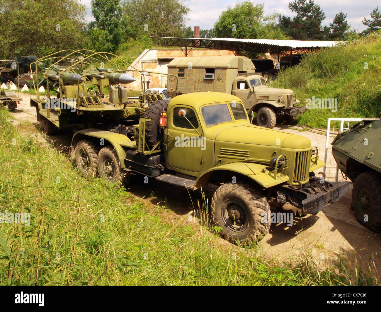 Transporting heavy artillery hi-res stock photography and images - Alamy