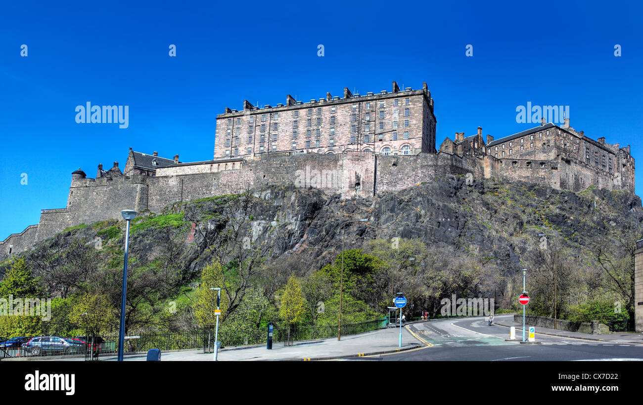 Edinburgh skyline panoramic hi-res stock photography and images - Alamy