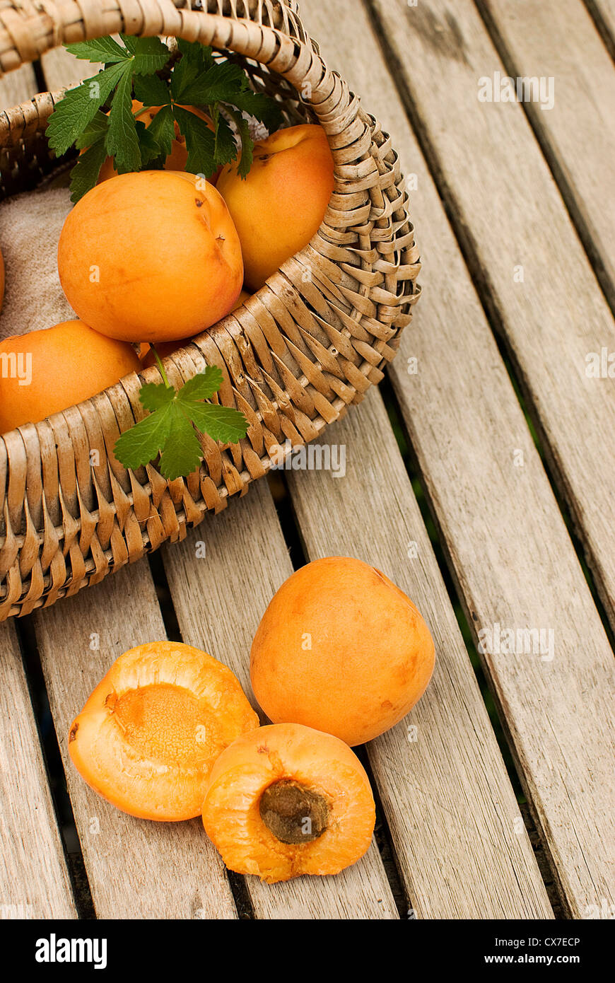Apricots basket hi-res stock photography and images - Alamy