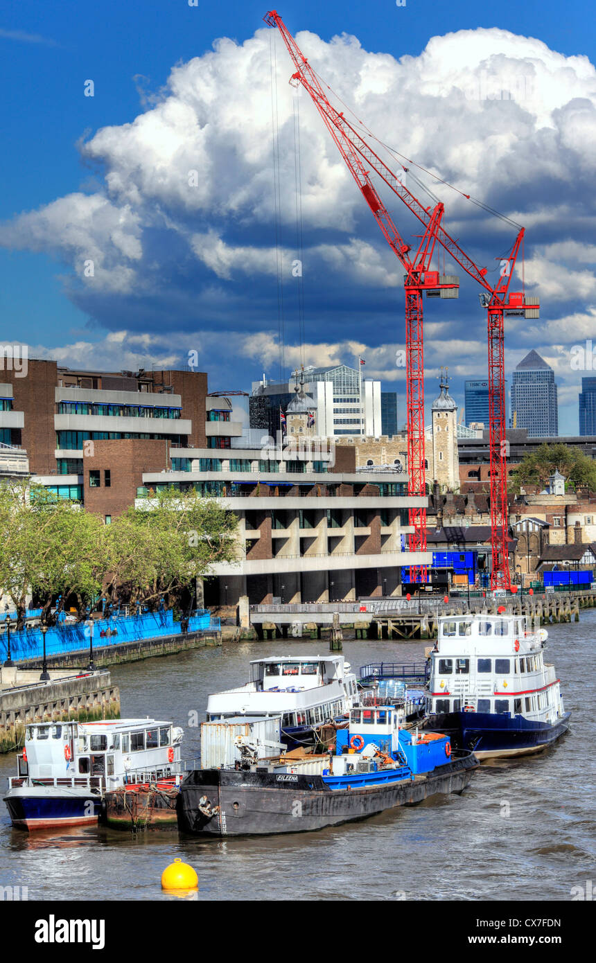 Construction ships london hi-res stock photography and images - Alamy