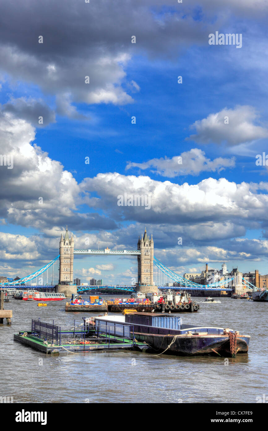 Tower bridge london ship hi-res stock photography and images - Alamy