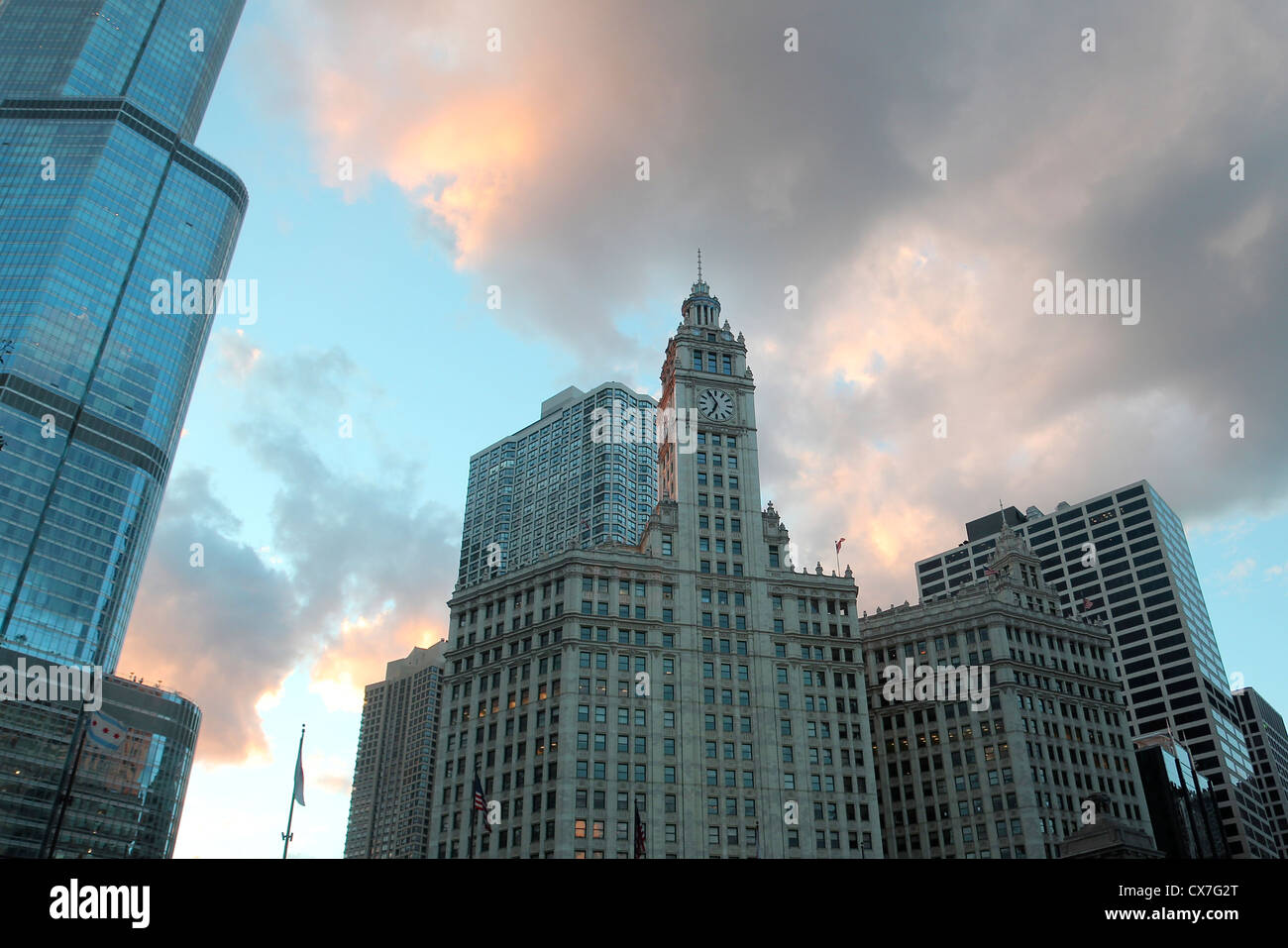 Chicago skyscrapers at sunset Stock Photo - Alamy