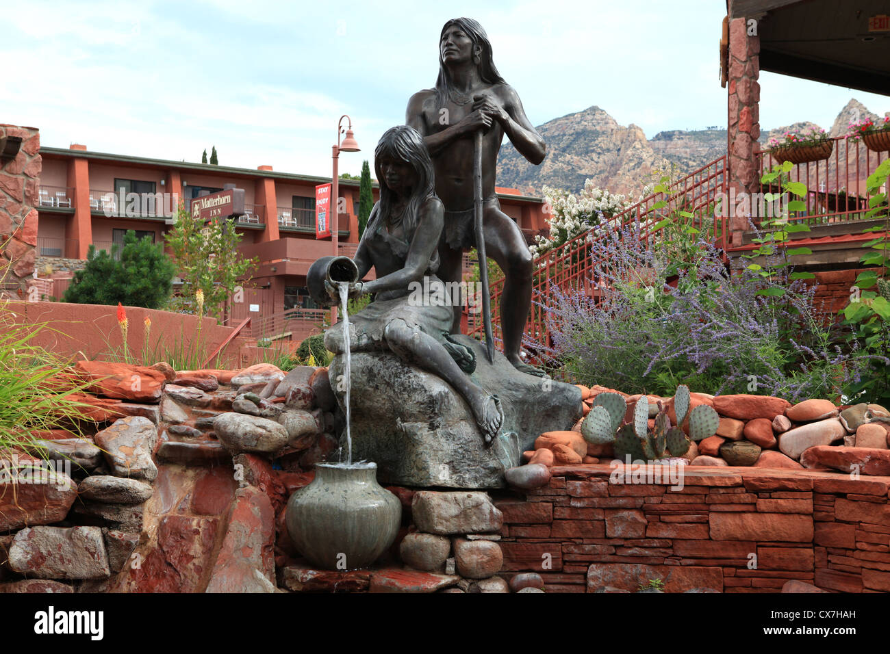 Native Indians statue in city of Sedona in Arizona, US Stock Photo - Alamy