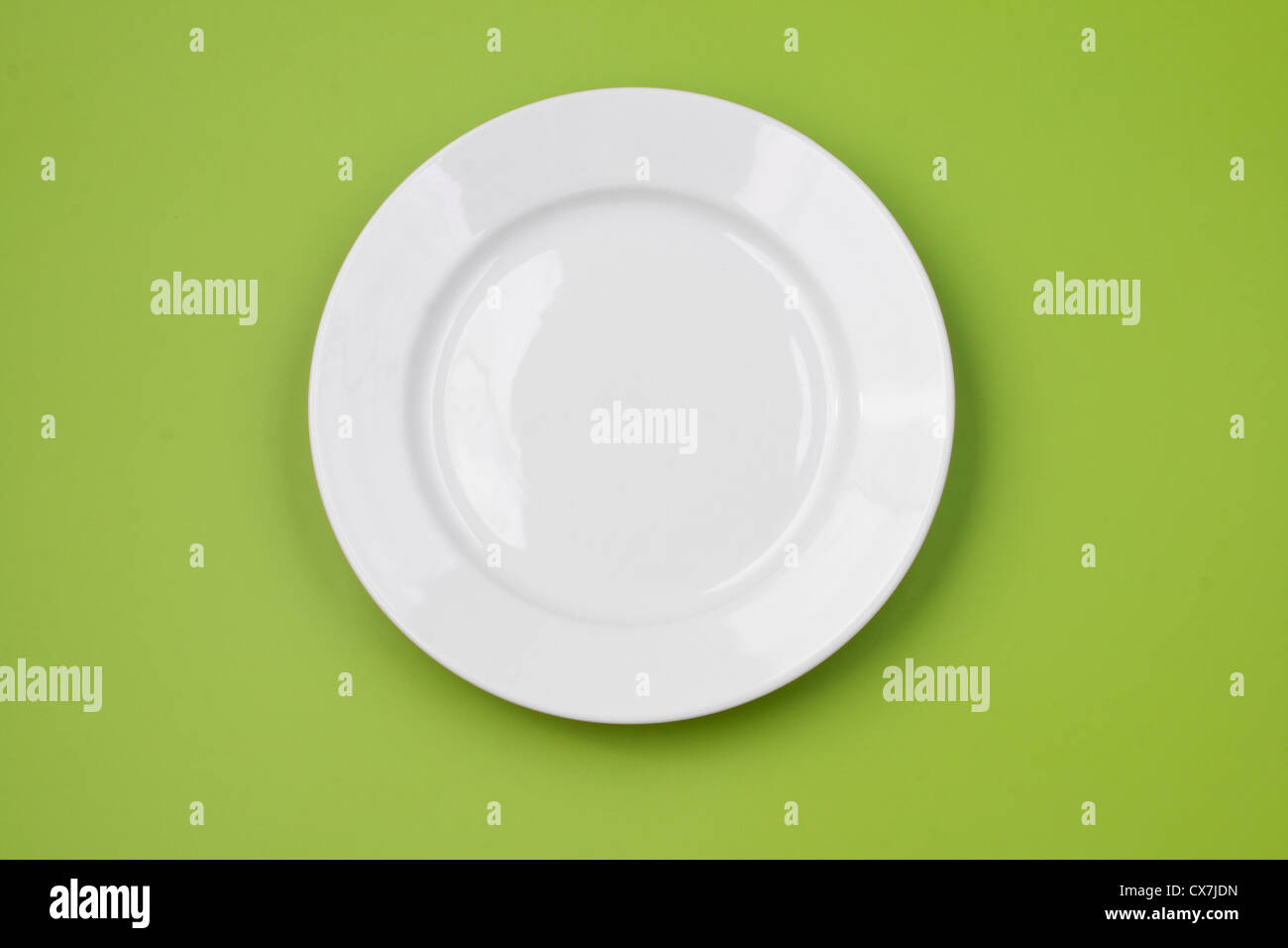 White round plate hi-res stock photography and images - Alamy
