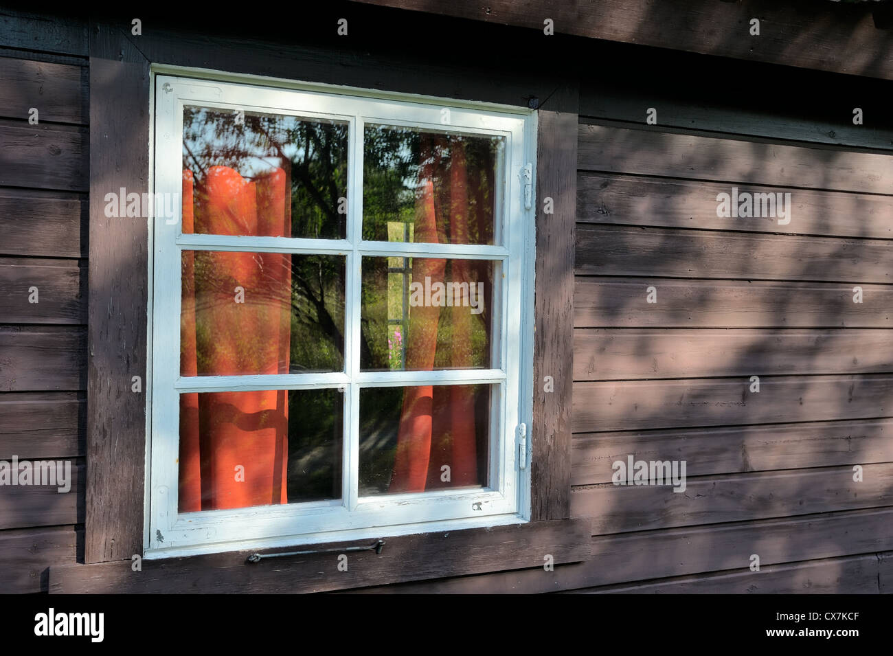 Old wooden cottage hi-res stock photography and images - Alamy