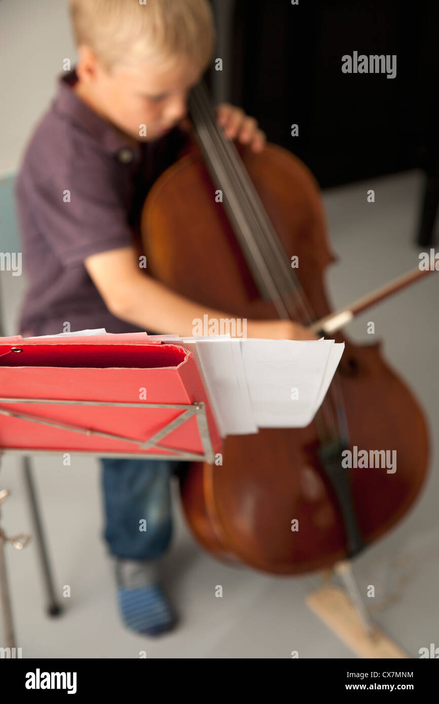 Boys bowing hi-res stock photography and images - Alamy