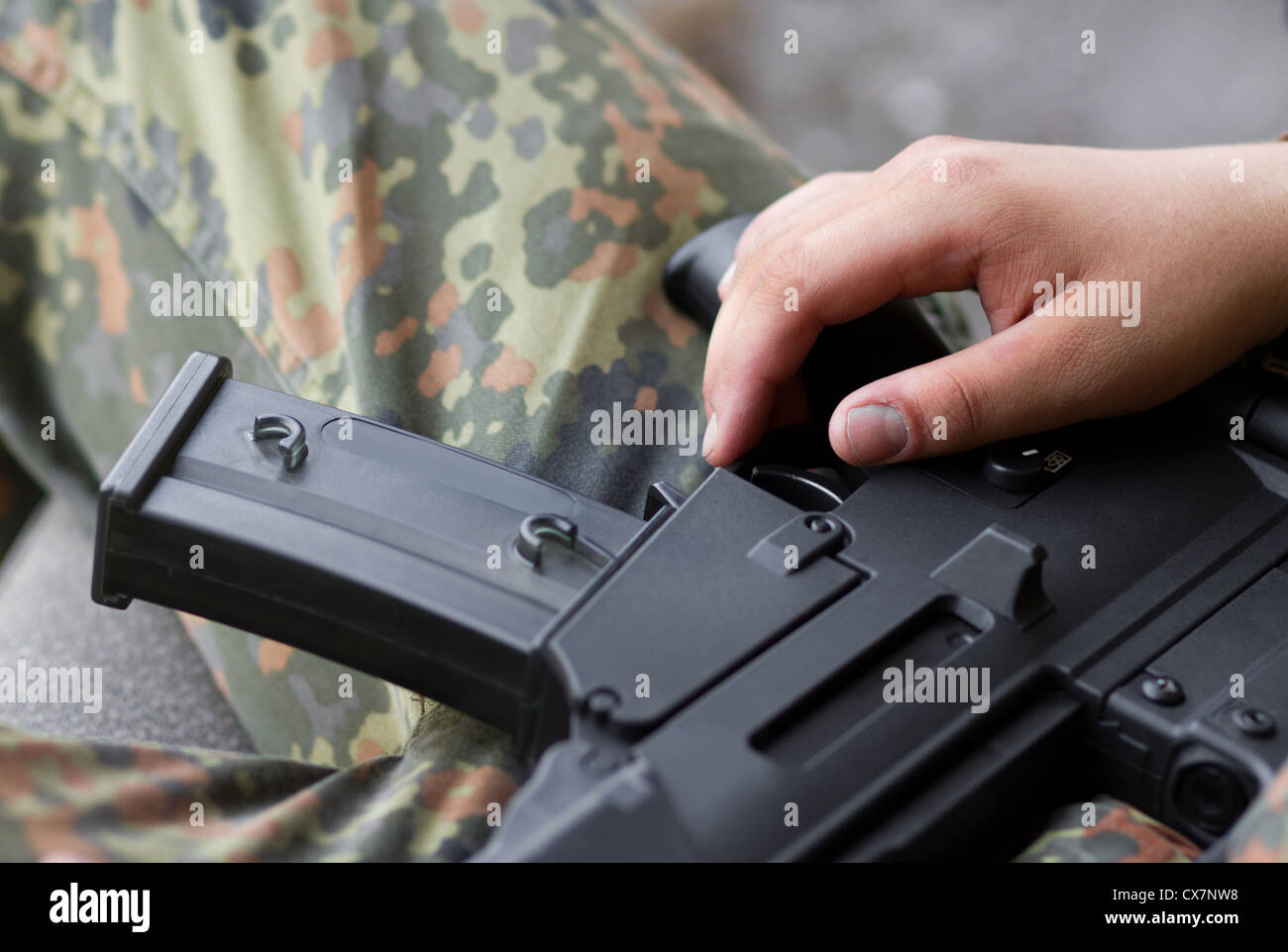 Hand of a soldier holding a rifle Stock Photo - Alamy