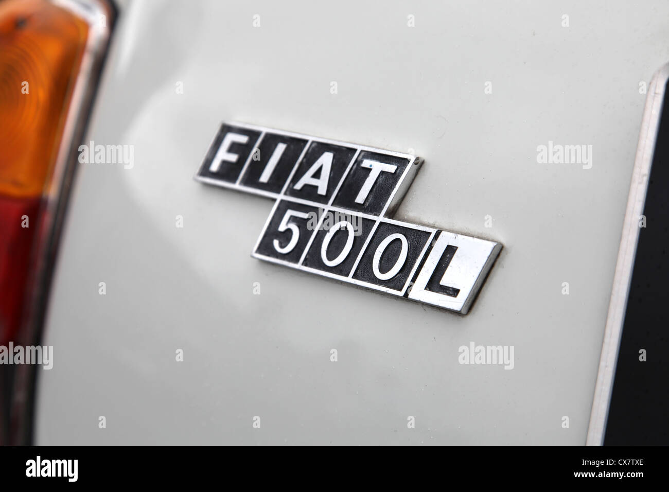 Fiat 500 logo hi-res stock photography and images - Alamy