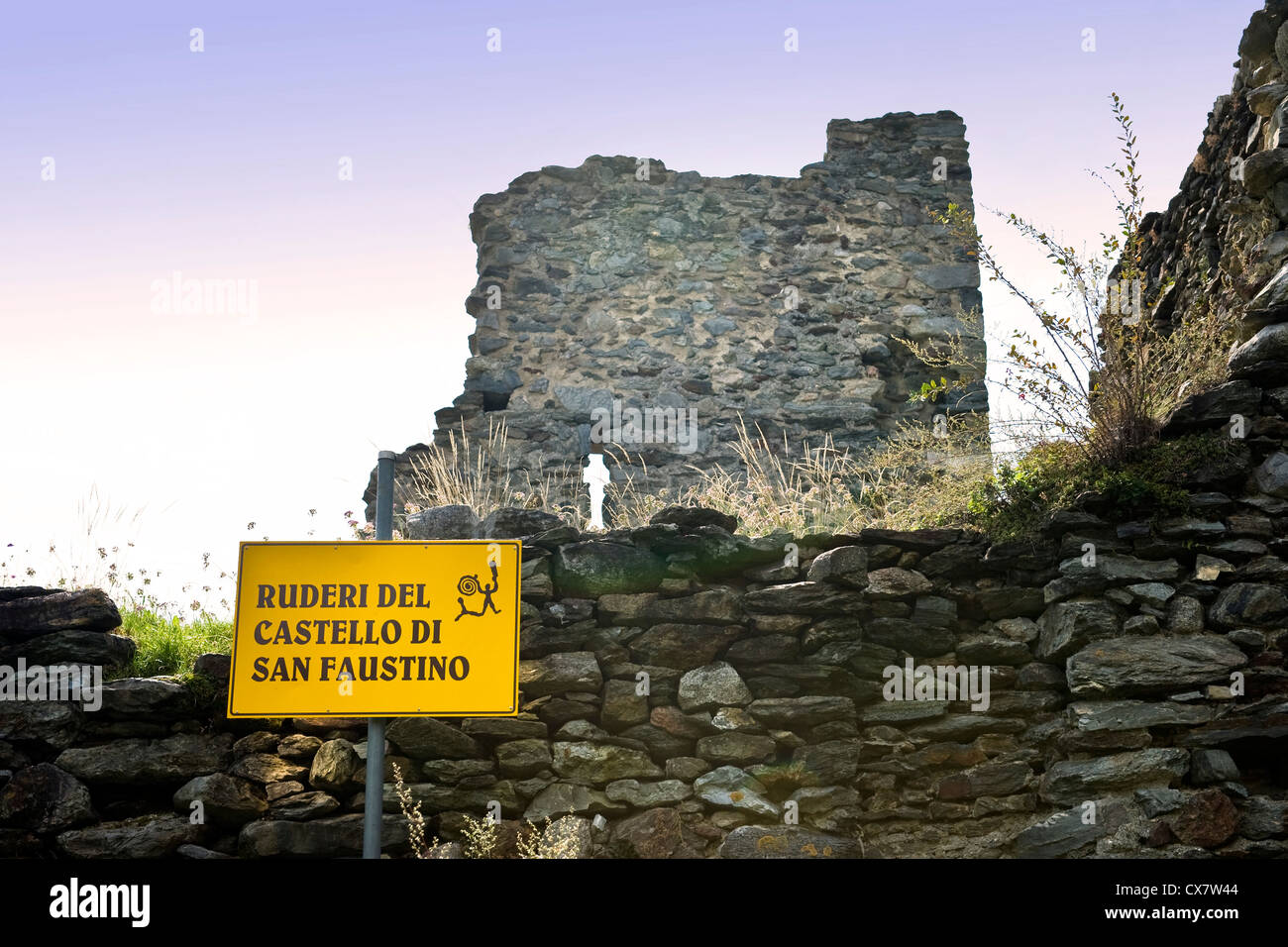 Castle of grosio hi-res stock photography and images - Alamy