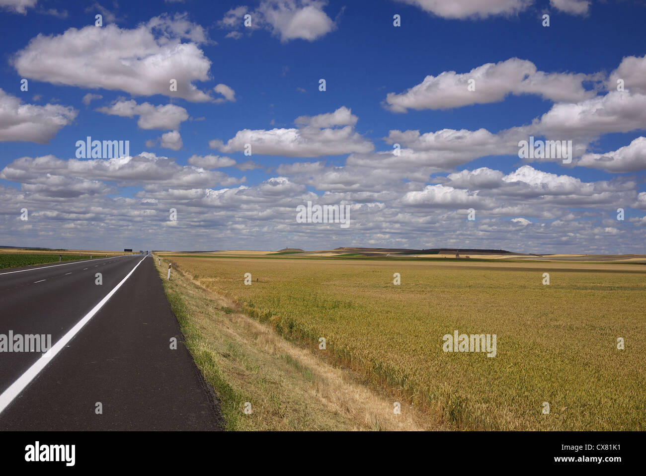 Straight road hi-res stock photography and images - Alamy