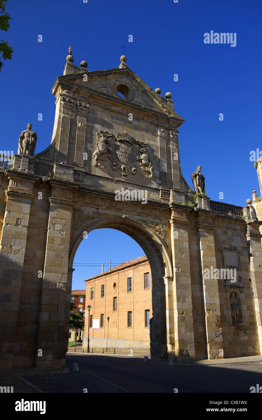 The Arco San Benito in Sahagun, Spain Stock Photo - Alamy