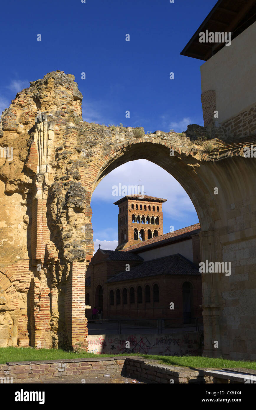Iglesia San Tirso ruins in Sahagun, Spain Stock Photo - Alamy