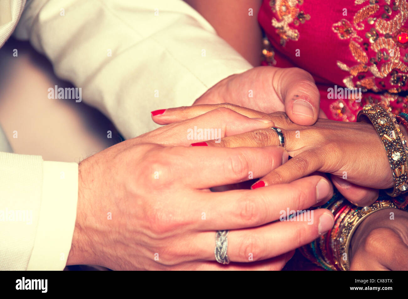 Hands of a bride and groom wearing rings Stock Photo - Alamy