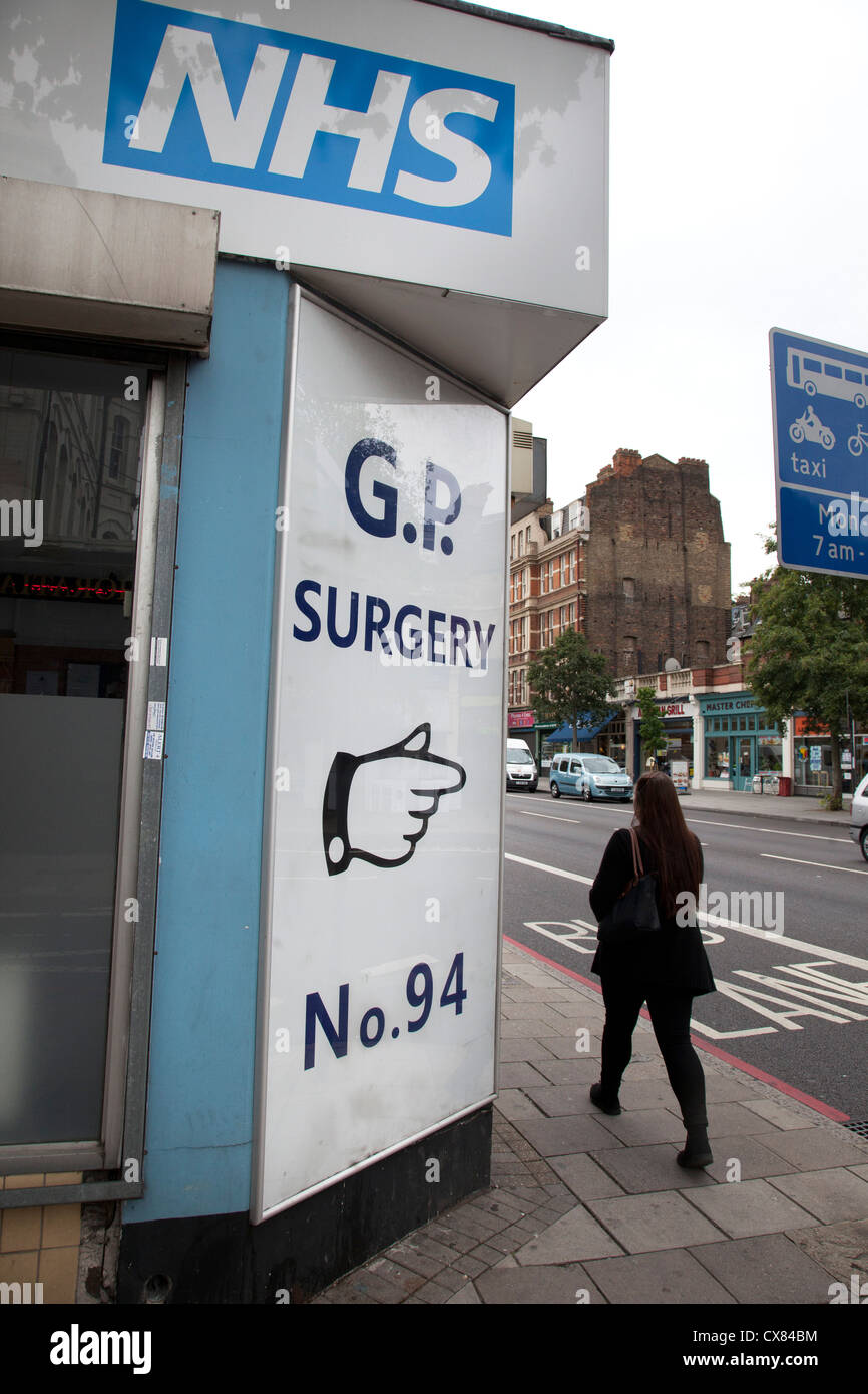 Nhs logo uk hi-res stock photography and images - Alamy