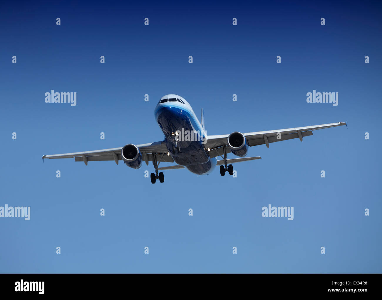Airliner touchdown hi-res stock photography and images - Alamy
