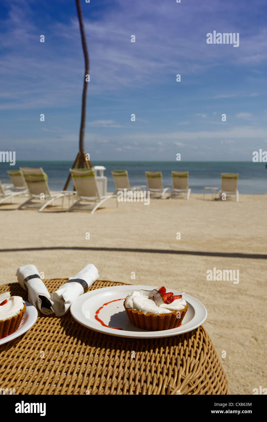 Key Lime Pie at a beach Stock Photo - Alamy