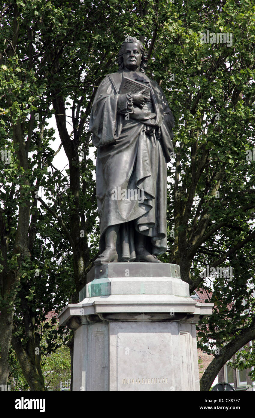 Statue Boerhaave ( 31 December 1668 – 23 September 1738) was a Dutch ...