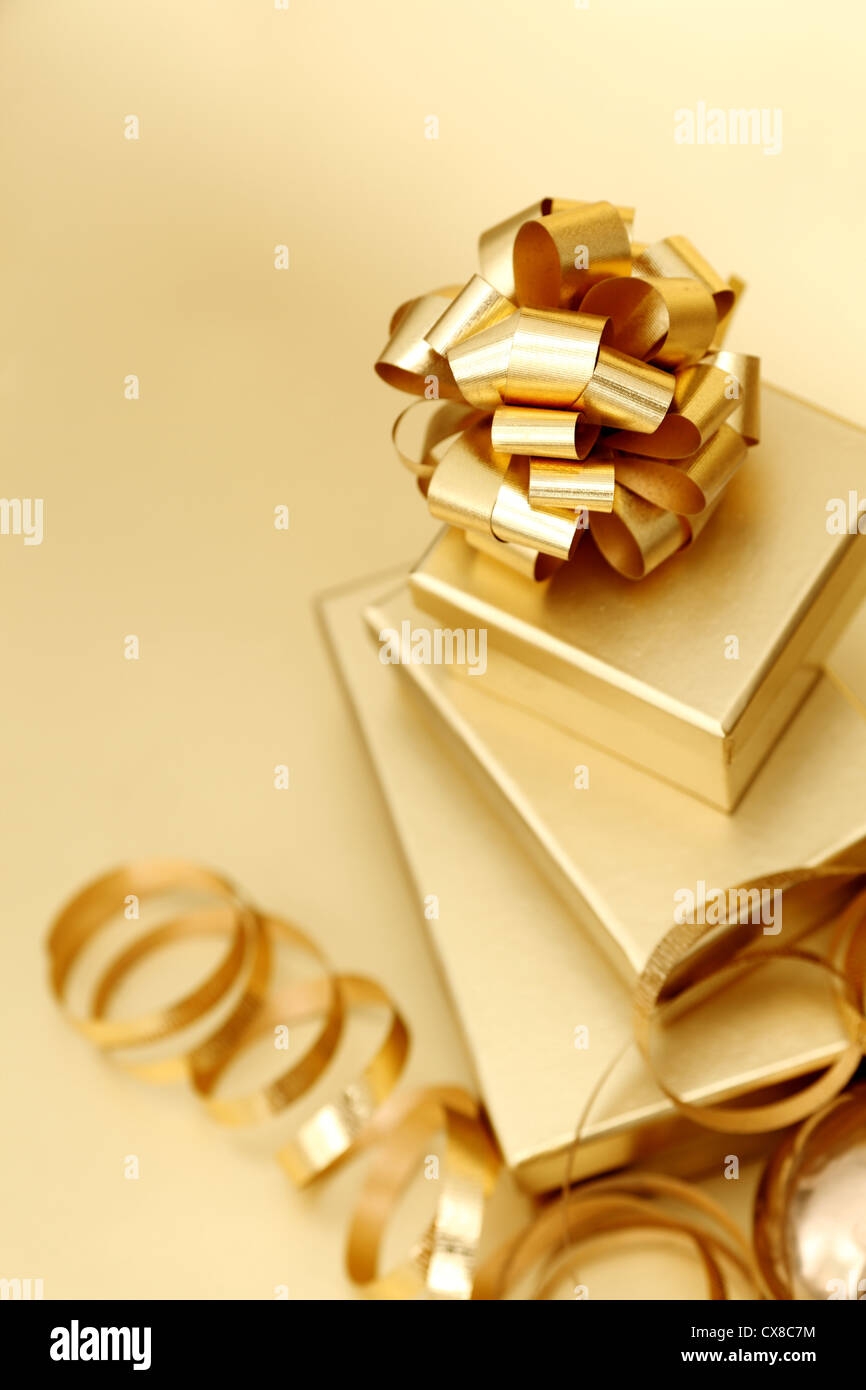 golden christmas gifts on gold background Stock Photo - Alamy