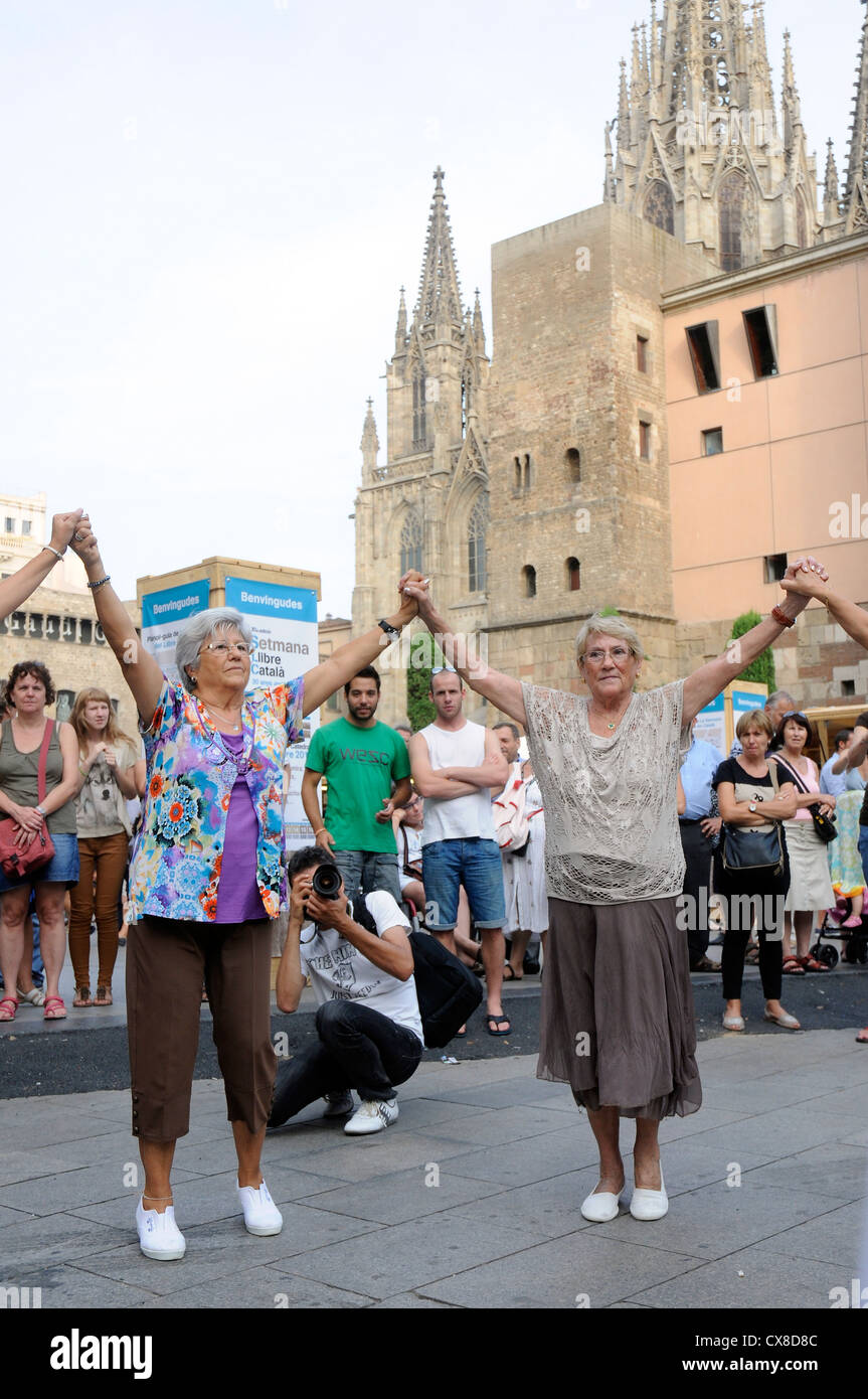Catalan folk dance in hi-res stock photography and images - Alamy