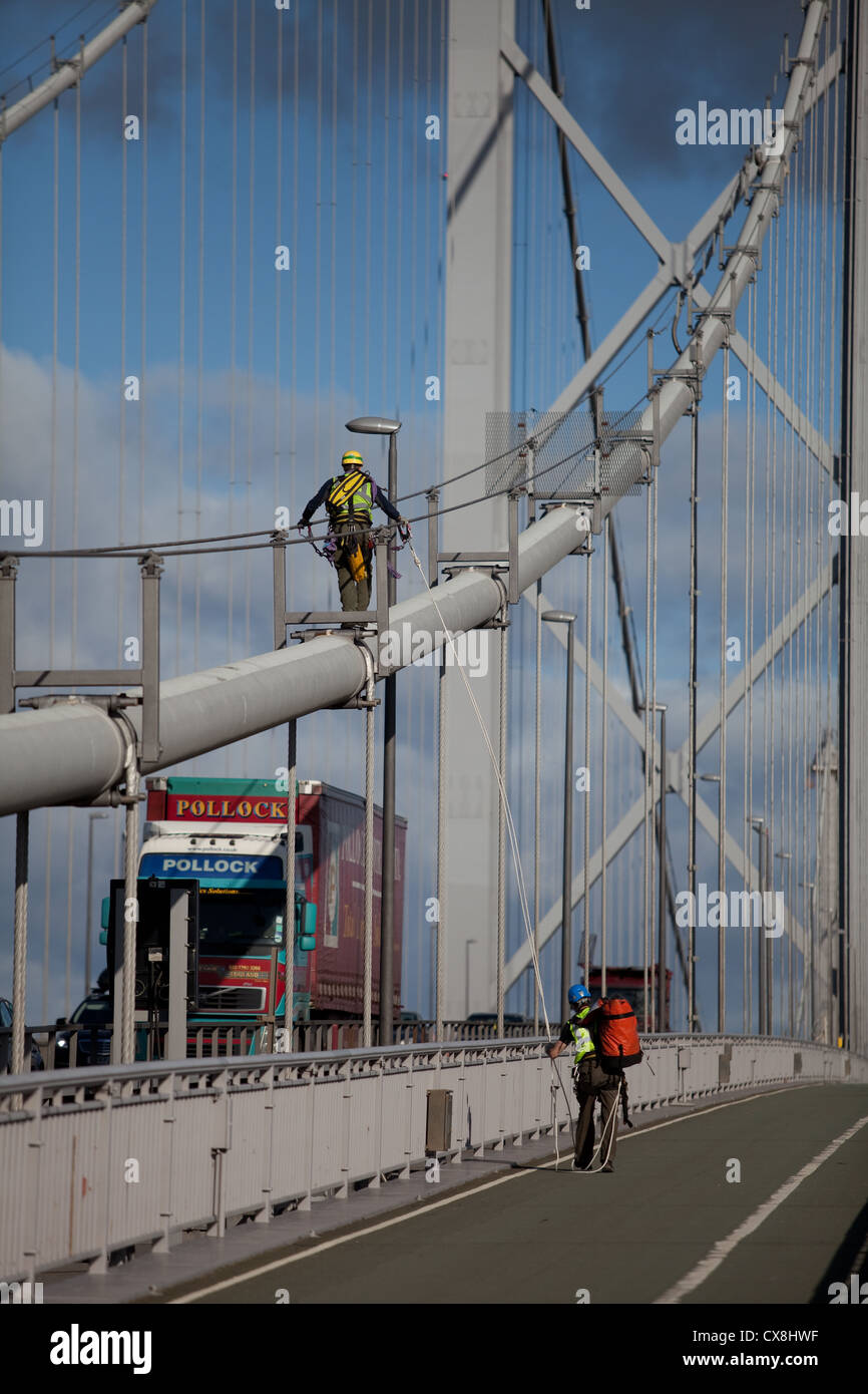 Forth bridge workers hi-res stock photography and images - Alamy
