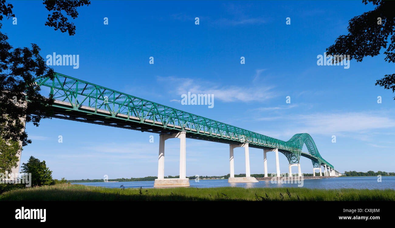 Laviolette bridge trois rivieres quebec canada hi-res stock photography ...