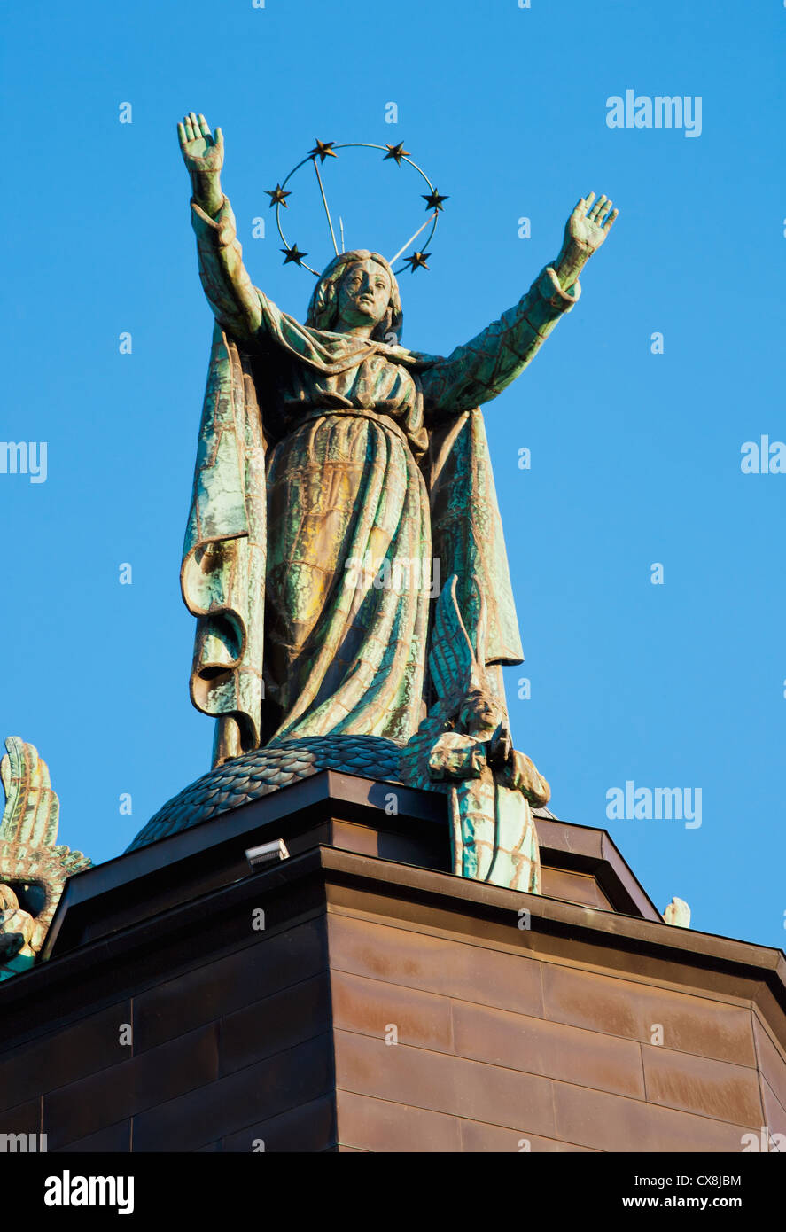 Statue On The Top Of Notre-Dame-De-Bon-Secours Chapel; Montreal Quebec ...