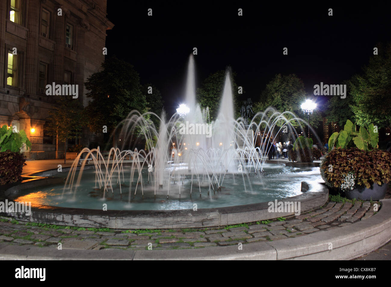 Montreal fountain hi-res stock photography and images - Alamy